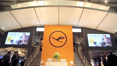 LUFTHANSA VIRTUAL EXPERIENCE | Campaign | THE WORK