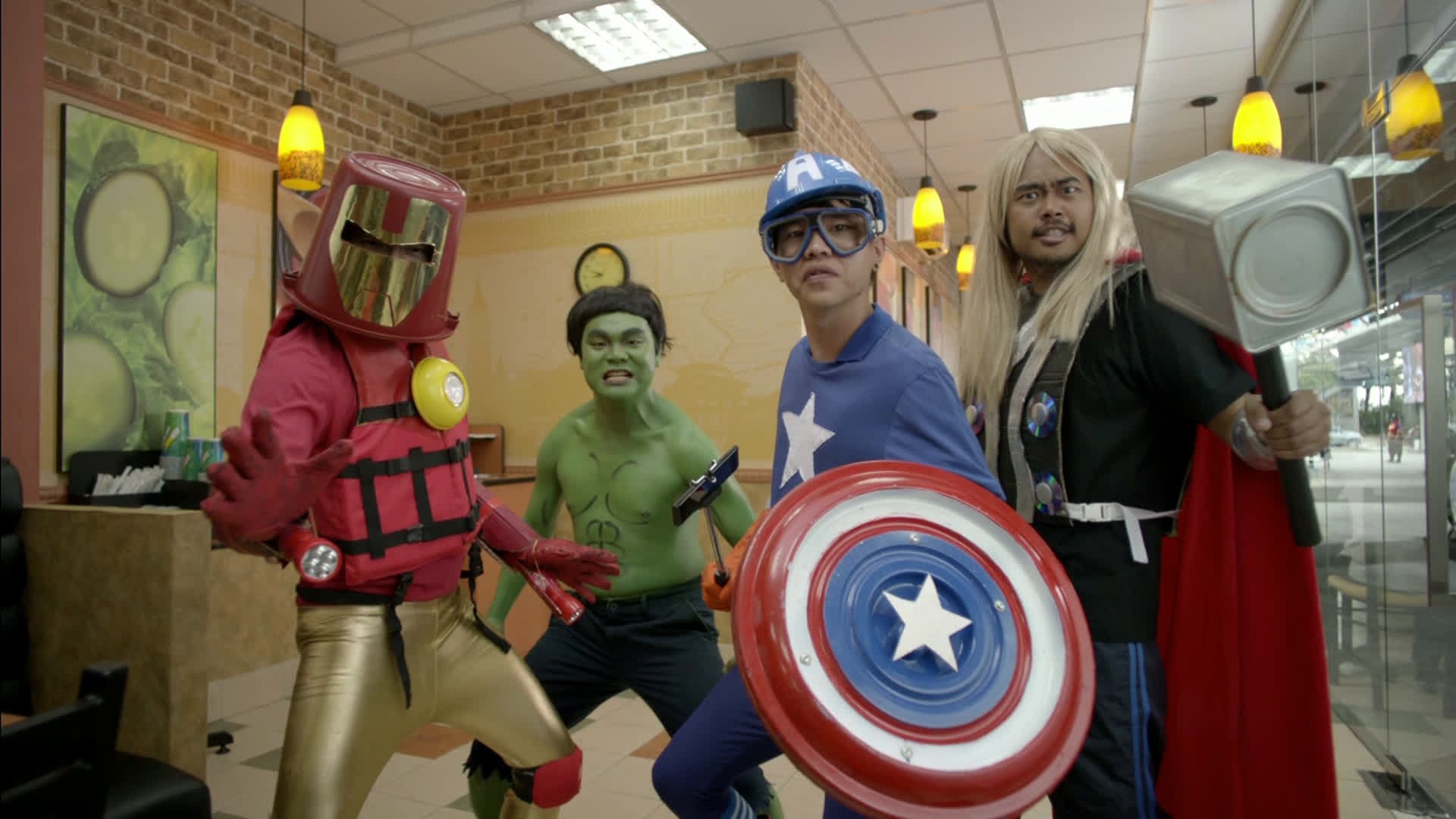 LOW-COST COSPLAY | Campaign | THE WORK