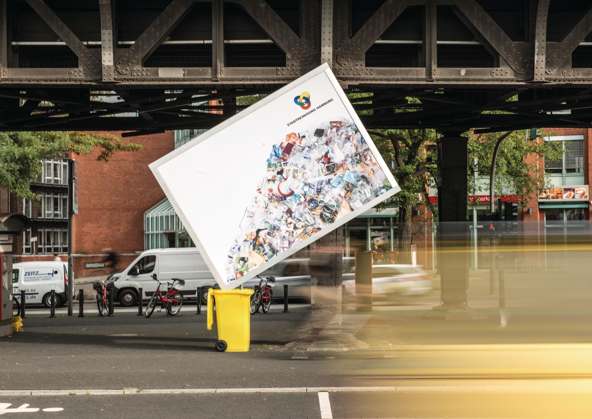 New perspectives for classic billboards / A campaign for the bin ...