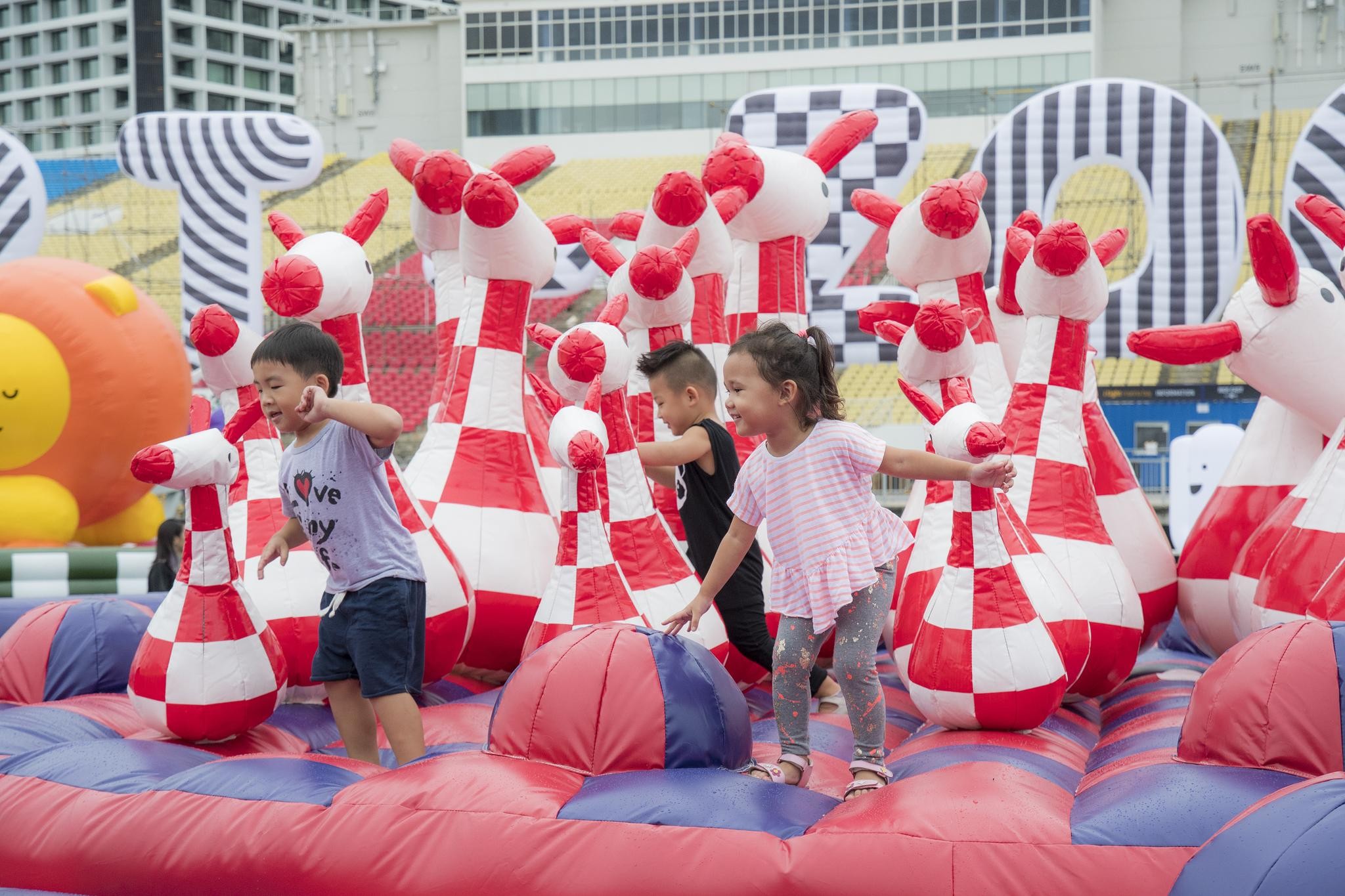 Art-Zoo Inflatable Park | Campaign | THE WORK